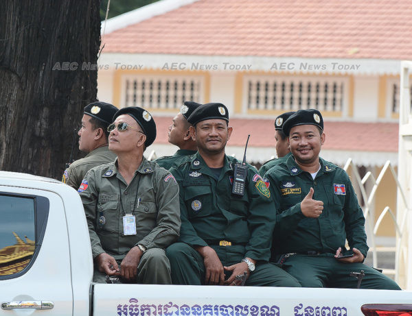 Khmer gather to eat ork ambok as disruption attempt foiled (photo ...