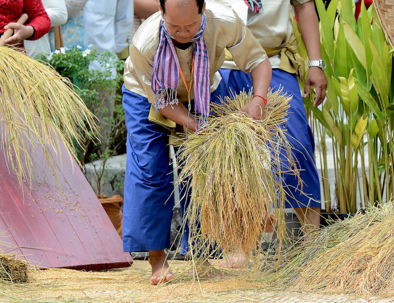 Khmer gather to eat ork ambok as disruption attempt foiled (photo ...