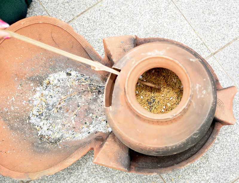 Khmer gather to eat ork ambok as disruption attempt foiled (photo ...